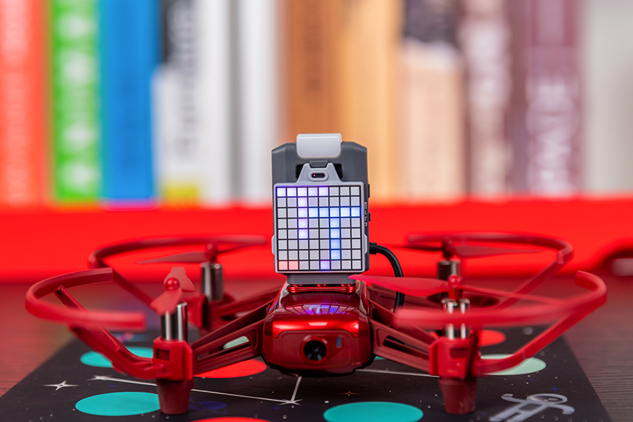 大疆RoboMaster TT无人机评测：航拍编程之路就此启航 - ITheat热点科技 - 大疆RoboMaster TT无人机评测：航拍编程之路就此启航