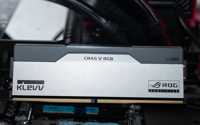 玩家国度首选条子：KLEVV科赋CRAS V ROG联名DDR5内存评测 - 热点科技 - ITheat.com