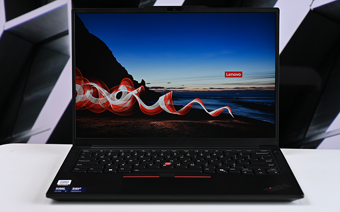 ThinkPad E14 2025评测：硬盘换上长江存储PC411，性能续航双提升 - 热点科技 - ITheat.com