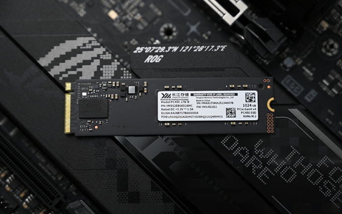 长江存储PC450 1TB固态硬盘评测：PCIe 4.0最强OEM无缓盘？ - 热点科技 - ITheat.com