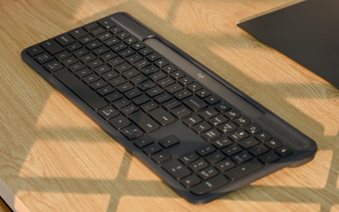 号称10年不用充电！罗技K980无线太阳能键盘 - 热点科技 - ITheat.com