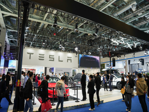 CIIE2022 | 特斯拉人形机器人亮相进博会 Model S/X Plaid中国首秀 - 热点科技 - ITheat.com