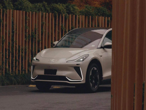 智己LS7量产版官图发布，配穹顶式前挡风玻璃，或2023年上半年上市 - 热点科技 - ITheat.com