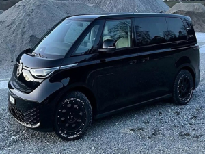 大众首款纯电MPV ID.Buzz越野版曝光，基础款或将于2023年上半年投产 - 热点科技 - ITheat.com