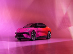 路特斯EMEYA繁花绽放 高级定制版开启预售中国限量31台，为驾驶缔造优雅格调 - 热点科技 - ITheat.com