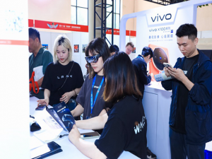 第一视角跟拍神器 AR眼镜李未可科技Meta Lens S3轻装上阵 - 热点科技 - ITheat.com