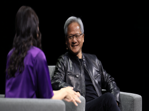 “每个人都将拥有 AI 助手” ,NVIDIA CEO 黄仁勋在 SIGGRAPH 大会发表讲话 - 热点科技 - ITheat.com