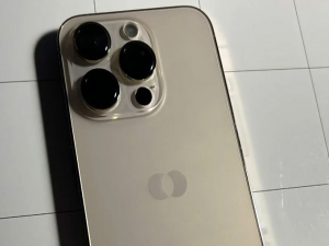 苹果神秘原型机曝光 设计比iPhone 16还激进 - 热点科技 - ITheat.com