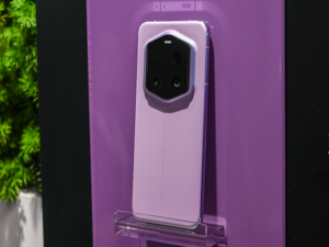 荣耀发布Magic7 RSR保时捷设计：AI超级长焦带来惊艳拍摄体验 - 热点科技 - ITheat.com