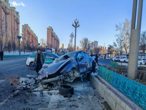 小米SU7最严重车祸！车体完好，有人受伤 - 热点科技 - ITheat.com