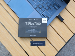 致态TiPlus7100固态硬盘联名版荣获2024五星奖年度设计美学奖 - 热点科技 - ITheat.com