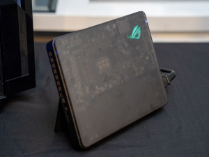 ROG发布首款雷电5显卡扩展坞：搭载RTX 5090，64Gbps带宽 - 热点科技 - ITheat.com