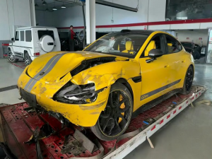 SU7 Ultra全球首撞？99.99%的车主，驾驭不了1500匹马力！ - 热点科技 - ITheat.com