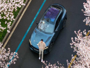 雷军最懂流量，回母校武汉大学樱花下拍摄小米YU7 - 热点科技 - ITheat.com