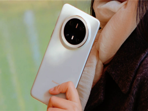 曲面屏讨人嫌！曝华为Mate 80系列全系采用直屏，处理器相机大升级 - 热点科技 - ITheat.com