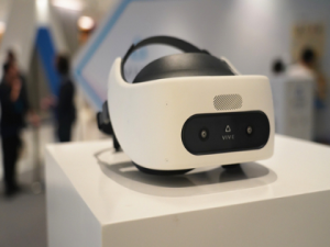 率先探索5G+VR的自由世界 HTC正式发布Vive Focus Plus VR一体机 - 热点科技 - ITheat.com