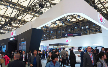 薄如璧颜如玉 LG展出壁纸电视 - 热点科技 - ITheat.com